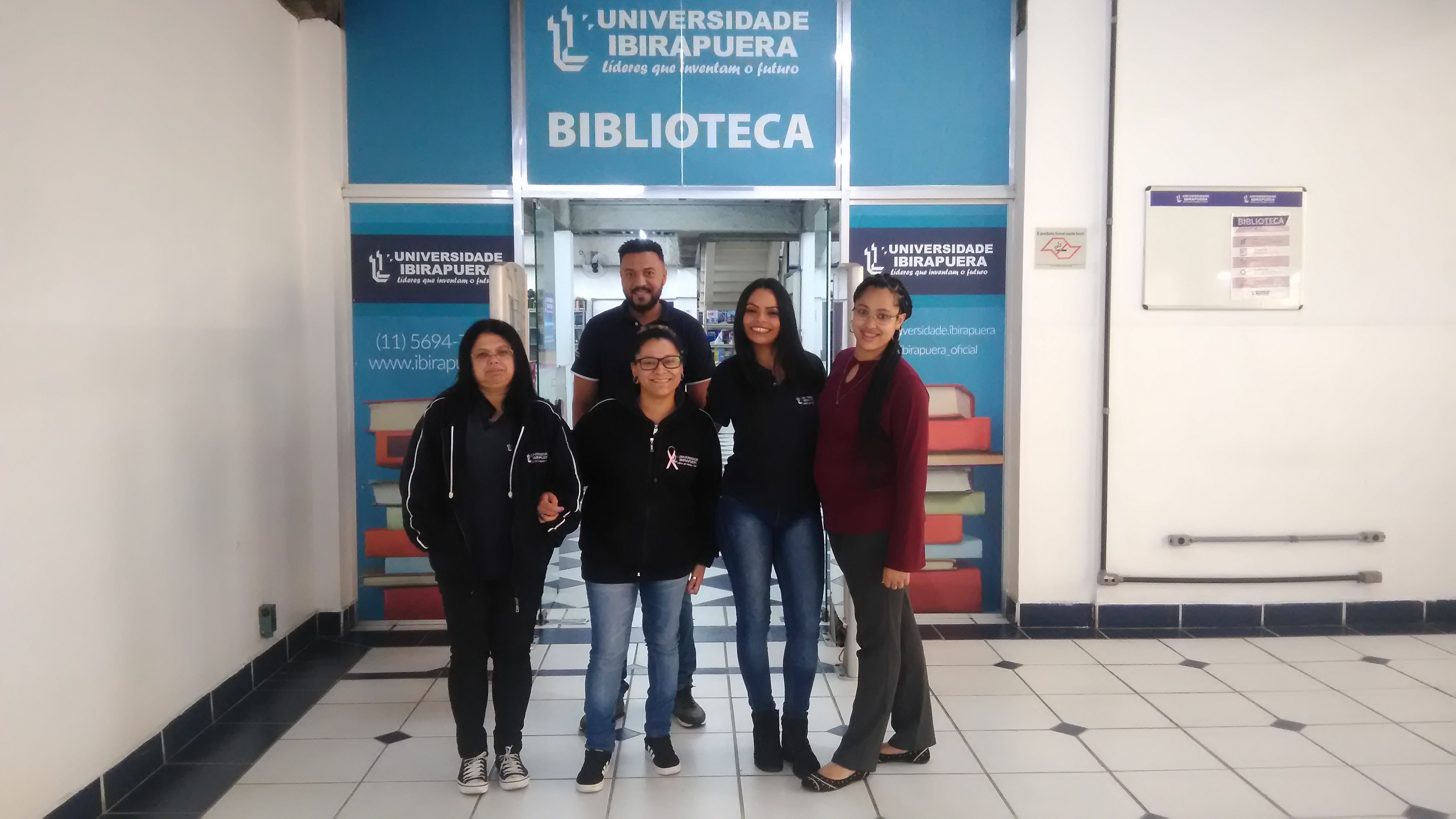 Conheça a equipe que trabalha na biblioteca da UNIB | UNIB